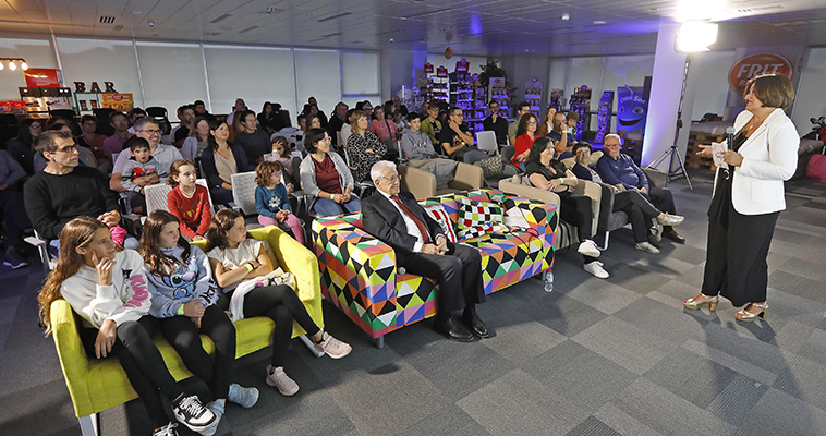 Frit Ravich celebra su 60 aniversario con los familiares de sus ...